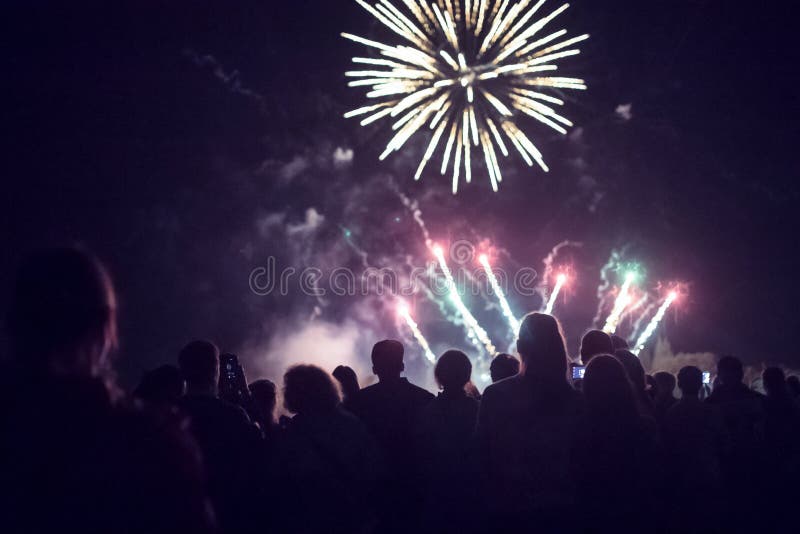 Crowd watching fireworks editorial image. Image of happy - 98499190