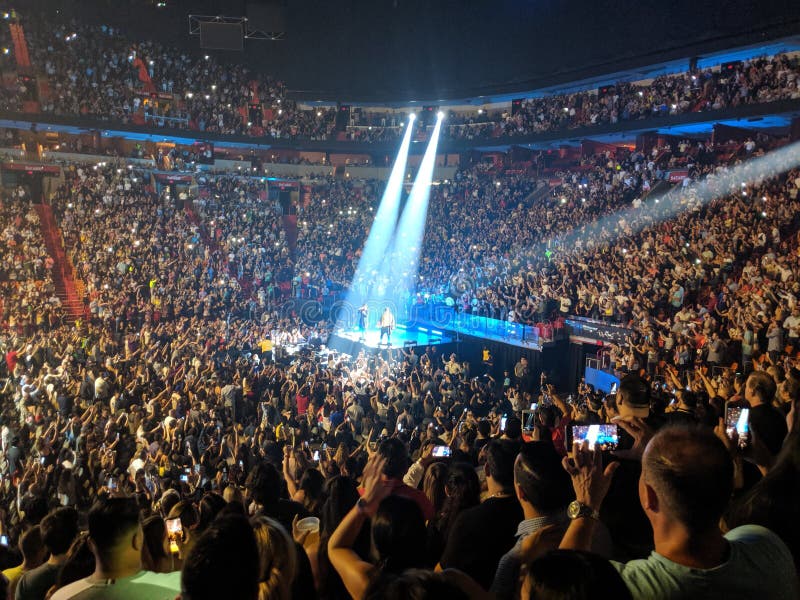 A Crowded Arena and Concert Scene Editorial Photo - Image of sing ...