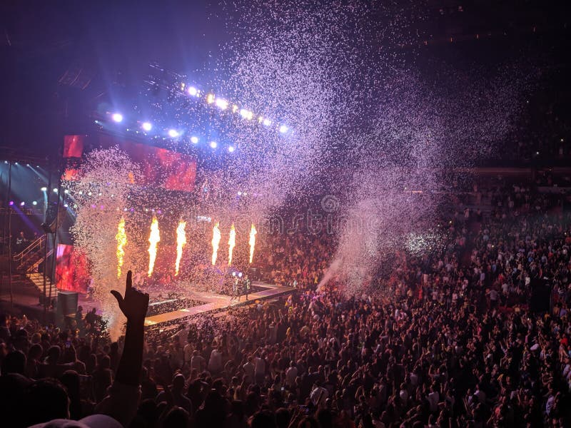 A Crowded Arena and Concert Scene Editorial Stock Image - Image of ...