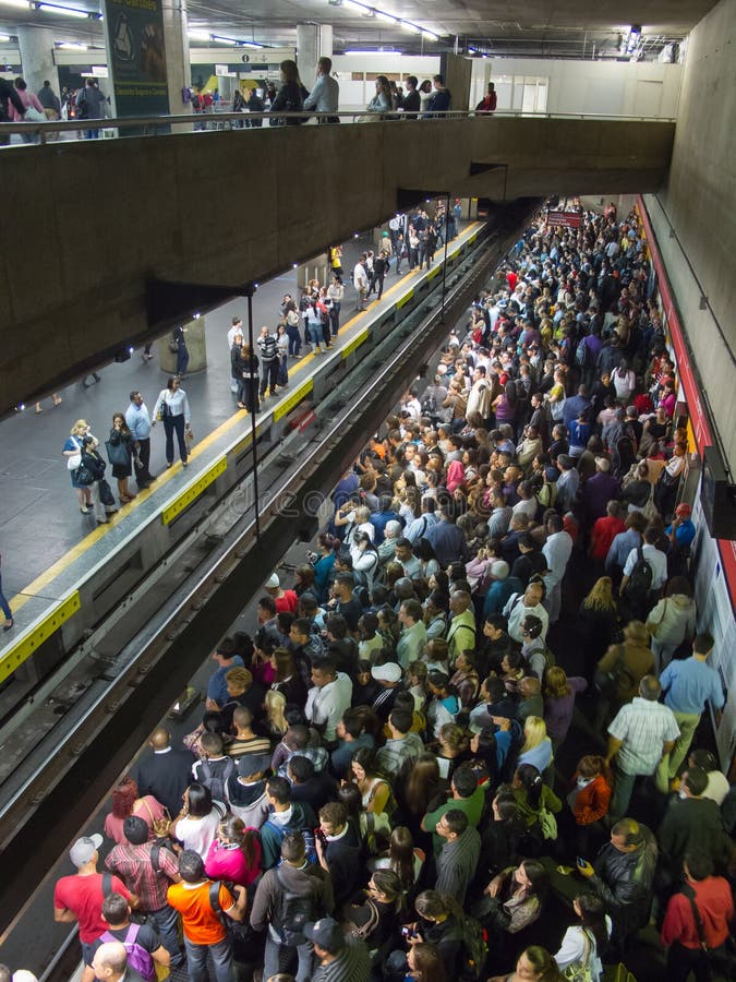 Crowded Brazilian SÃ© Subway Station Editorial Image - Image of station ...