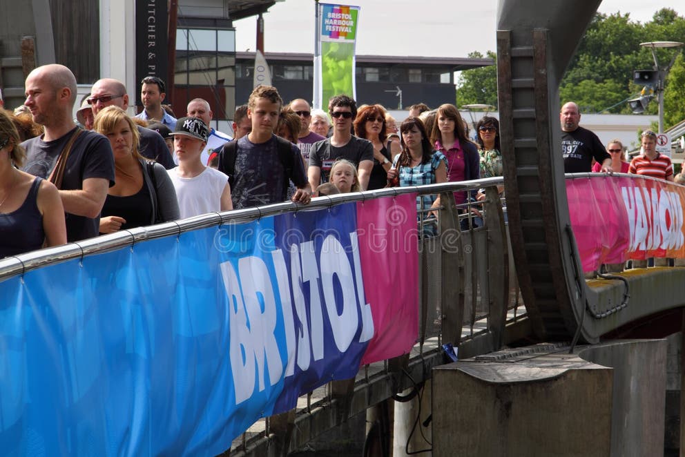 Crowded Bridge editorial photography. Image of summer - 11437027