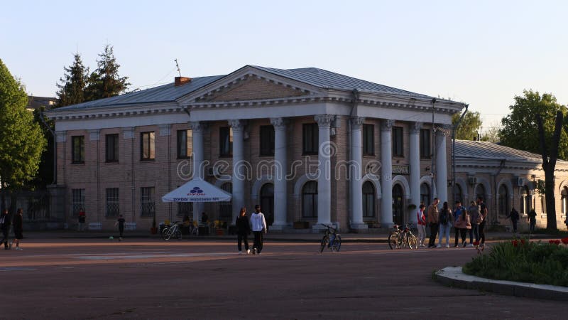 Crowded City, City Square, Rest on a Day Off, Entertainment, People ...