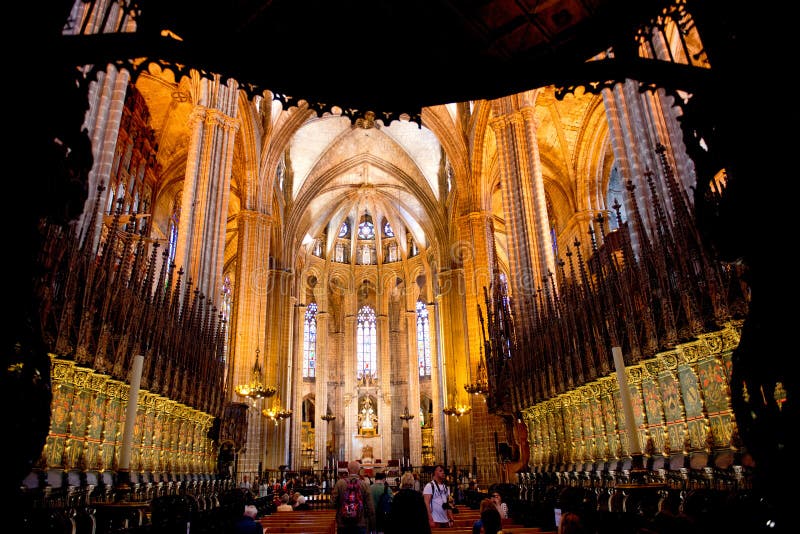 Crowded Interior of Barcelona Cathedral Editorial Stock Photo - Image ...