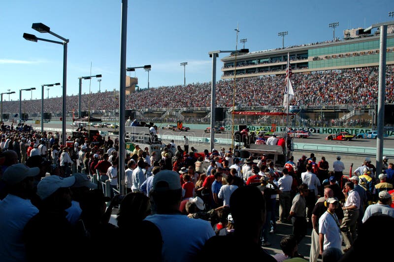 Crowded NASCAR race editorial image. Image of crews, race - 87899835