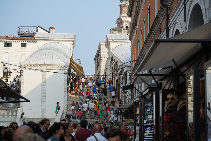 Crowded touristic Venice editorial photo. Image of renais - 102745521