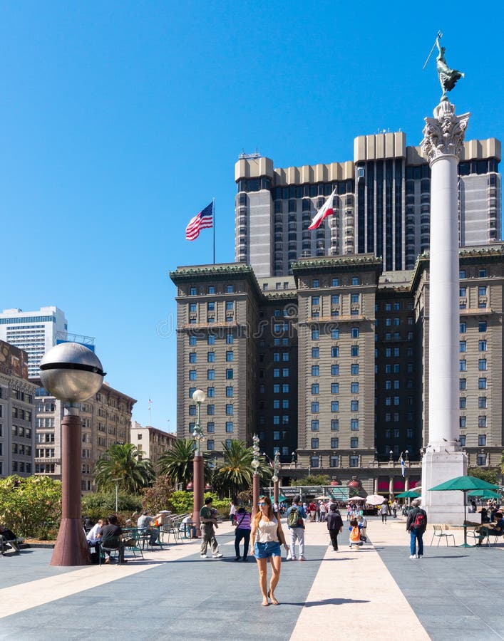 Crowded Union Square in San Francisco Editorial Stock Image - Image of ...
