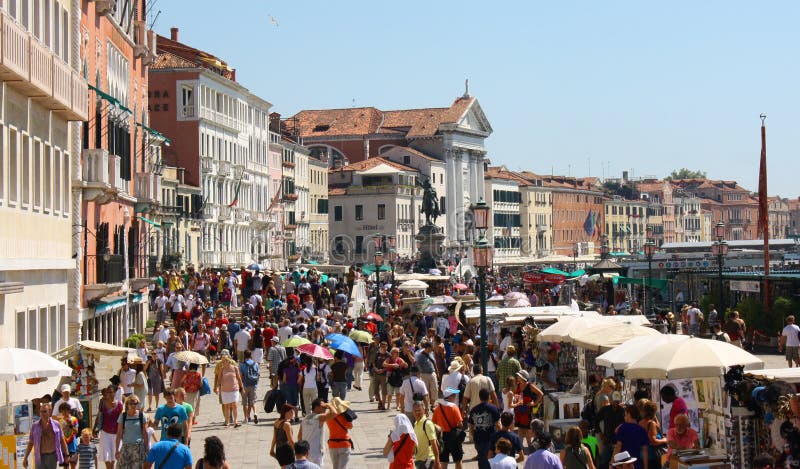 Crowded Venice editorial photo. Image of capacity, marks - 64329256
