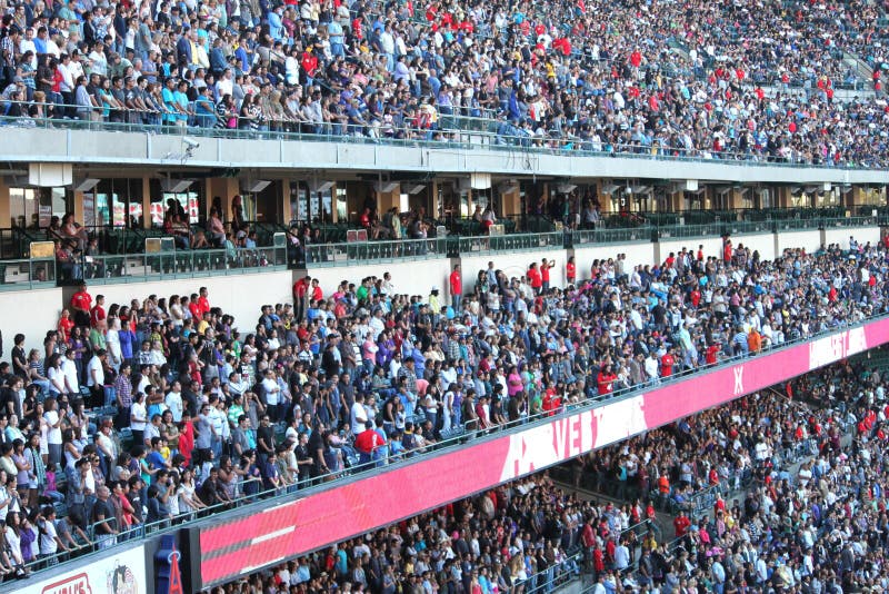 U2 concert editorial stock photo. Image of fans, instrument - 18500793