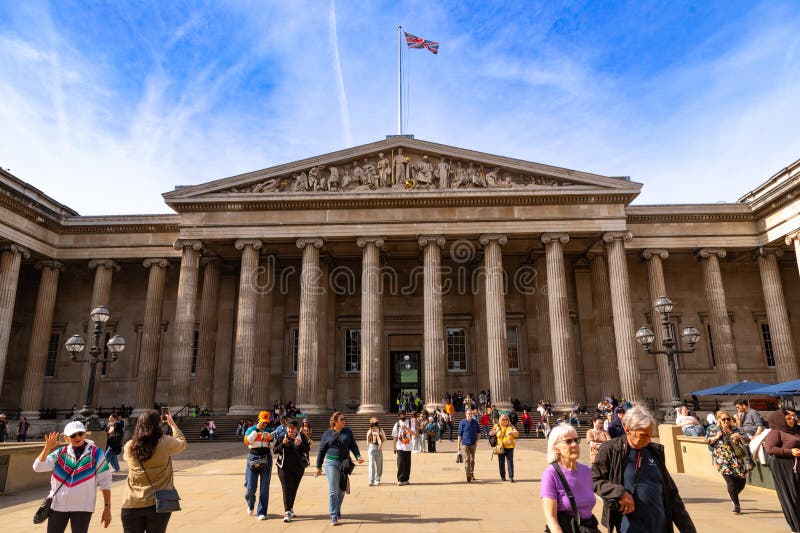 Crowds at the British Museum in London Editorial Photography - Image of ...