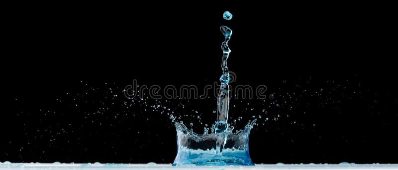 Crown Water Splash on Object To Create Shape Form Fluttering in Droplet ...