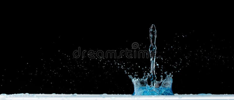 Crown Water Splash on Object To Create Shape Form Fluttering in Droplet ...