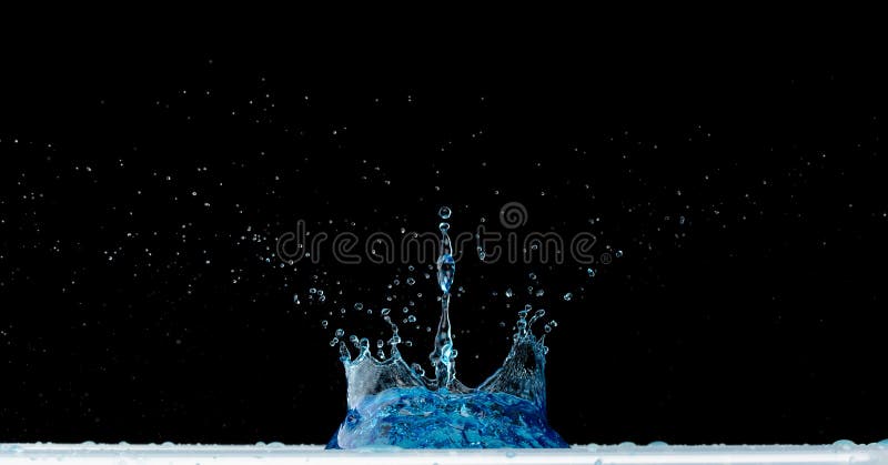 Crown Water Splash on Object To Create Shape Form Fluttering in Droplet ...