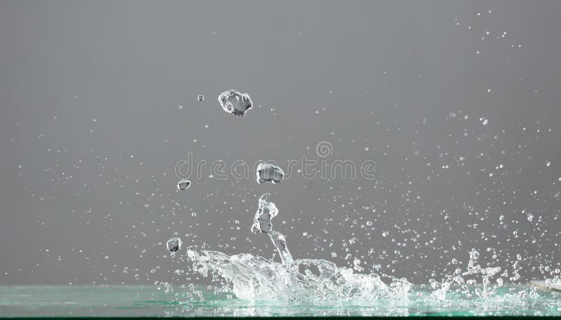 Crown Water Splash on Object To Create Shape Form Fluttering in Droplet ...