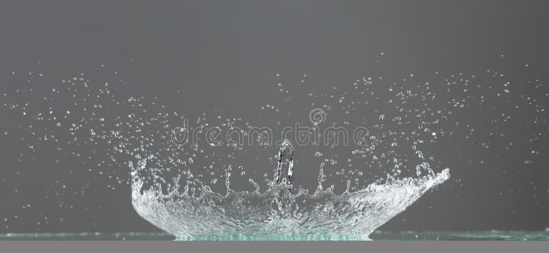 Crown Water Splash on Object To Create Shape Form Fluttering in Droplet ...