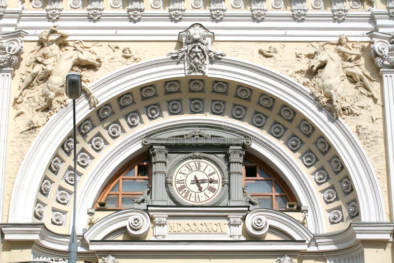 Cru, construction ancienne photo stock. Image du embellissement - 3646356