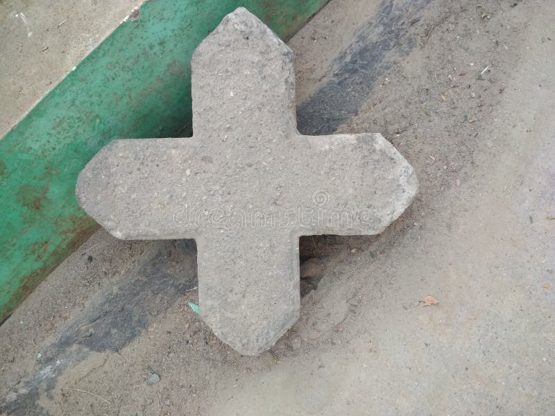 Cruce De Piedra De Cemento Indio Hecho De Cemento Foto de archivo ...