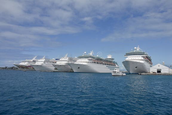 Cruise sheep fleet stock photo. Image of clouds, bahamas - 17912312