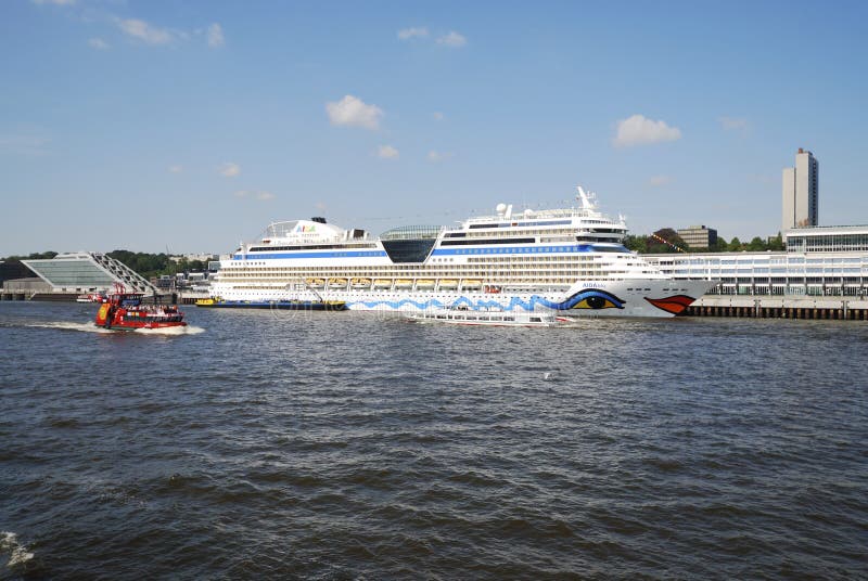 Cruise ship AIDAblu editorial photo. Image of elbe, boat - 22027081