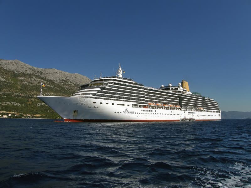 Cruise ship Arcadia editorial stock photo. Image of foam - 29236488