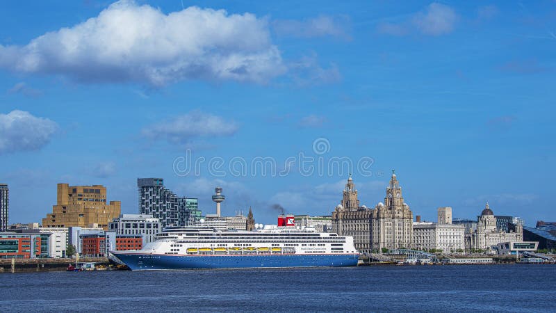 Liverpool WaterFront on the River Mersey Stock Photo - Image of port ...