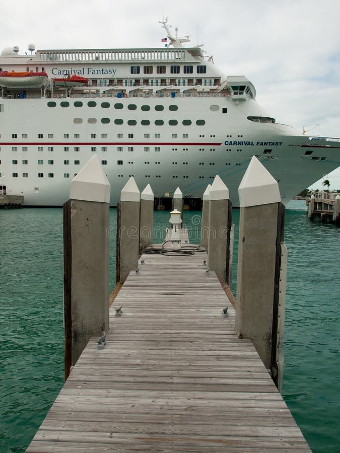 Cruise Ship editorial photo. Image of keys, float, square - 42050216