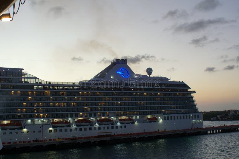 Cruise ship at a pier editorial photo. Image of lights - 128328086