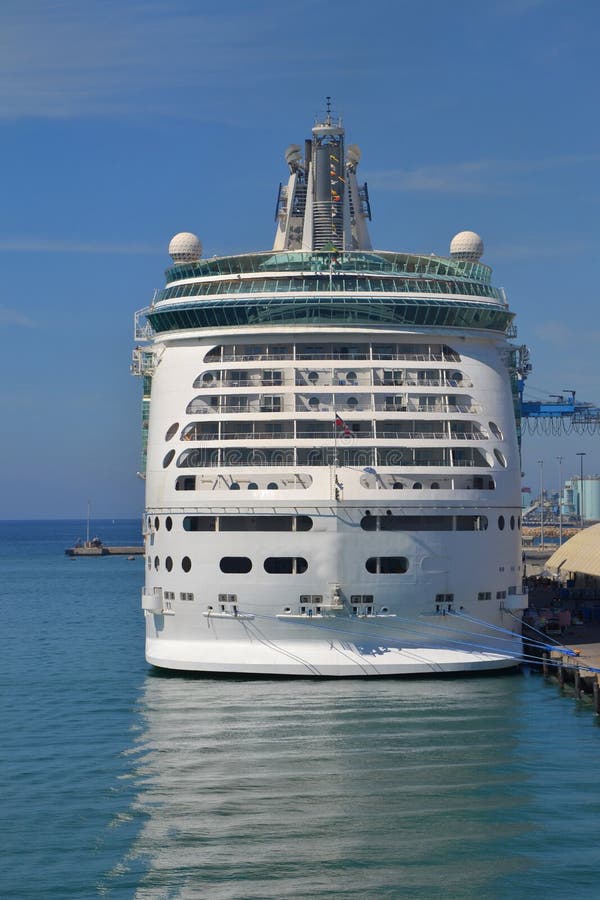 Cruise ship in port stock image. Image of port, liner - 22958695