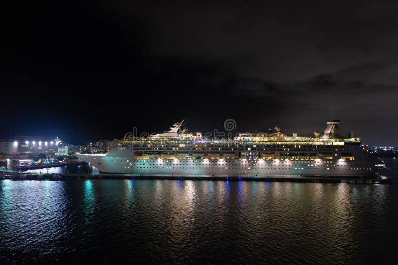 Cruise Ship in Port. Cruise Ship at Night. Cruise Ship in Harbour Stock ...