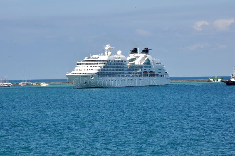 Cruise Ship in Rio De Janeiro, Brazil Editorial Stock Image - Image of ...