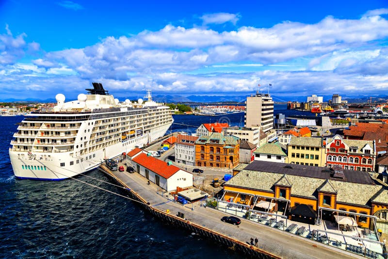 Cruise Ship - Mariner of the Seas Editorial Photo - Image of tourism ...