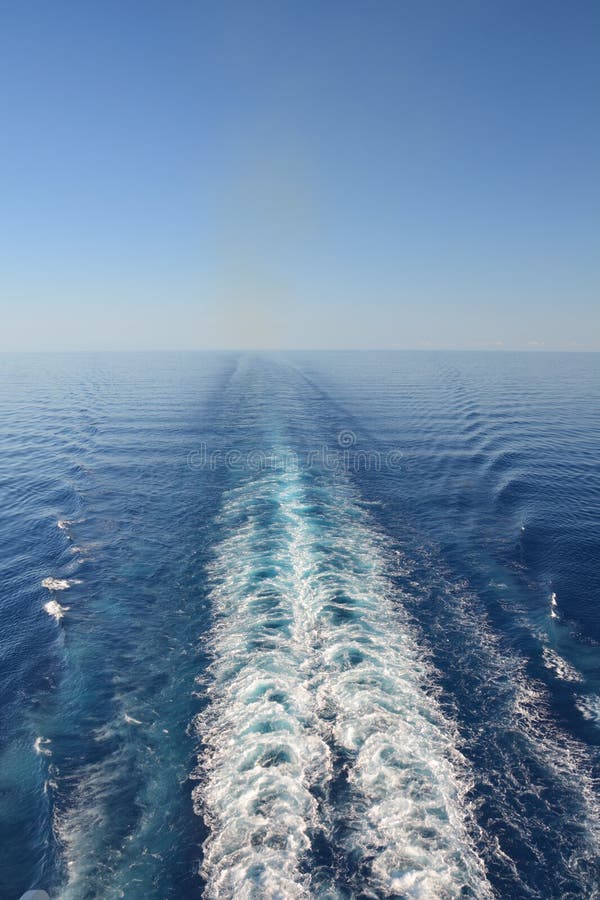 Cruise ship wake stock image. Image of horizon, boat - 90949933