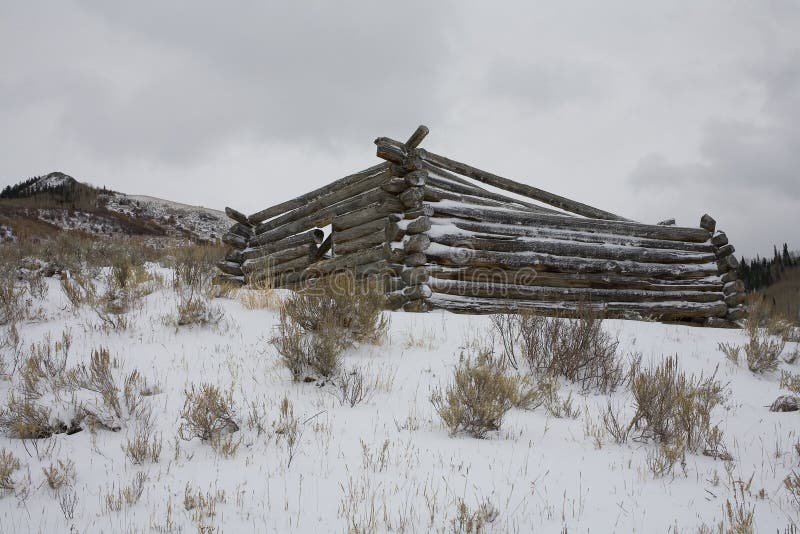 Crumbling log cabin stock photo. Image of ruins, cabin - 18697788