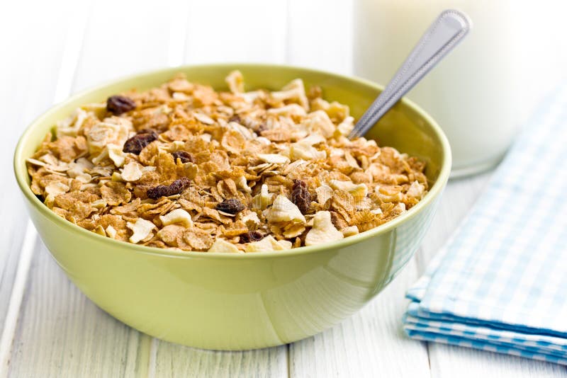 Crunchy muesli in bowl stock image. Image of flakes, meal - 33641285