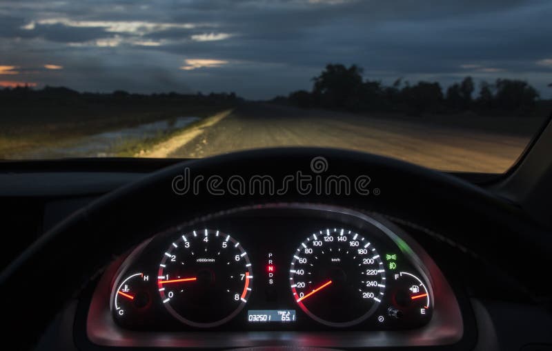 Cruscotto dell'automobile immagine stock. Immagine di odometro - 52456735