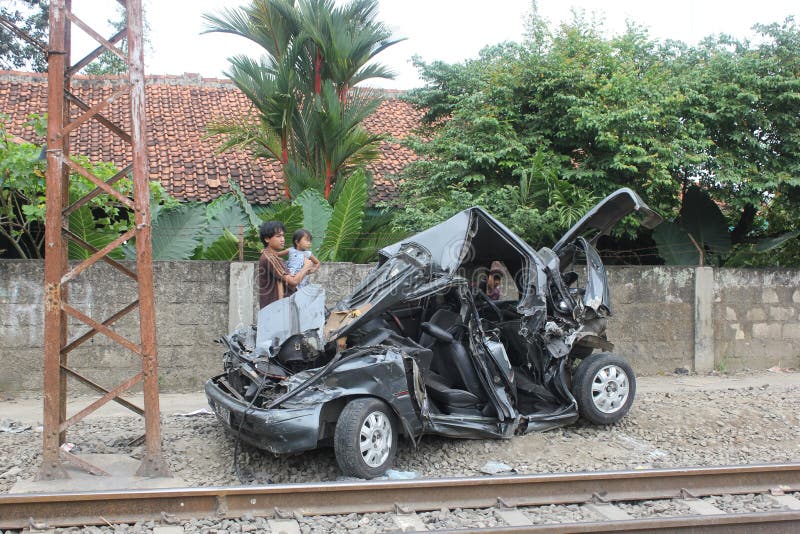 Crushed Cars Hit by a Train Editorial Photography - Image of cars ...