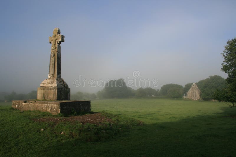 Cruz celta irlandesa foto de stock. Imagem de religioso - 5340290