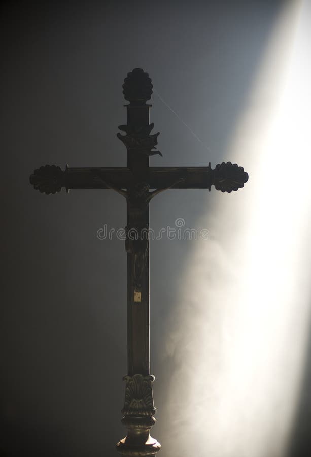 Cruz Con Un Rayo De La Luz Divina Foto de archivo - Imagen de religioso ...