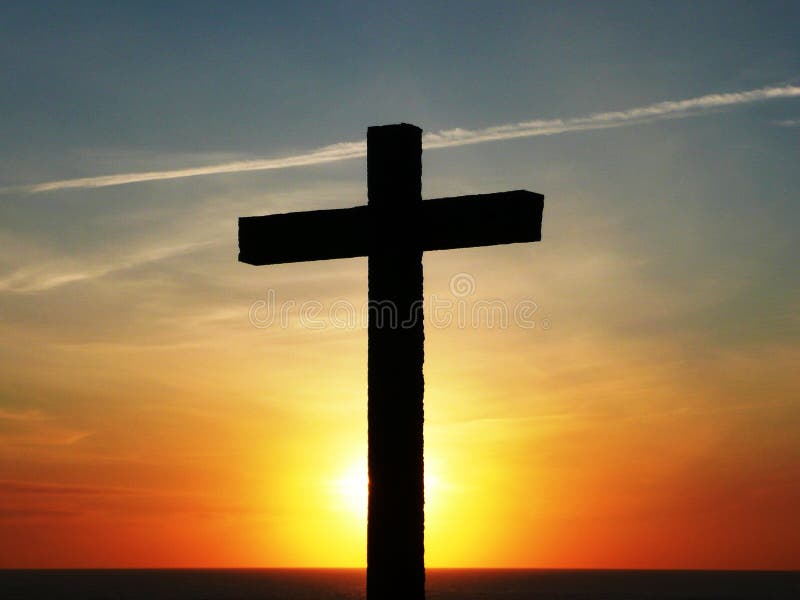 Cruz De Jesus No Por Do Sol Foto de Stock - Imagem de inoperante ...