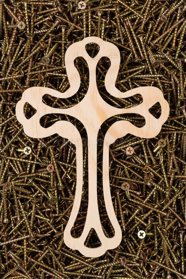 Cruz De Madera Encima De Los Tornillos Foto de archivo - Imagen de ...