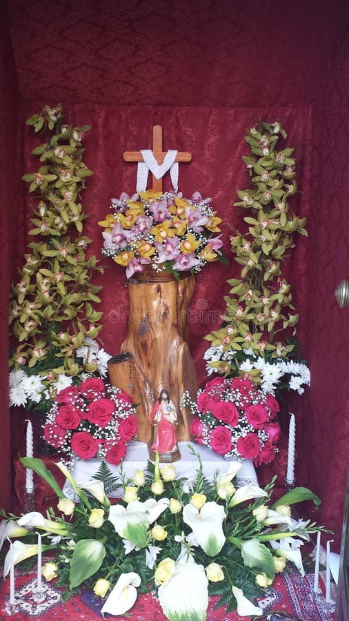 Cruz decorada foto de stock. Imagem de adorado, partidos - 55556500