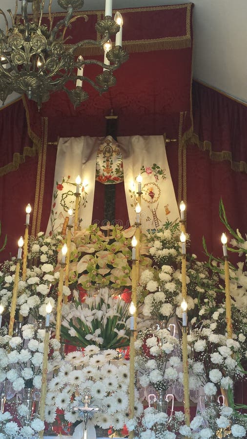 Cruz decorada imagem de stock. Imagem de cruz, adorado - 55556515