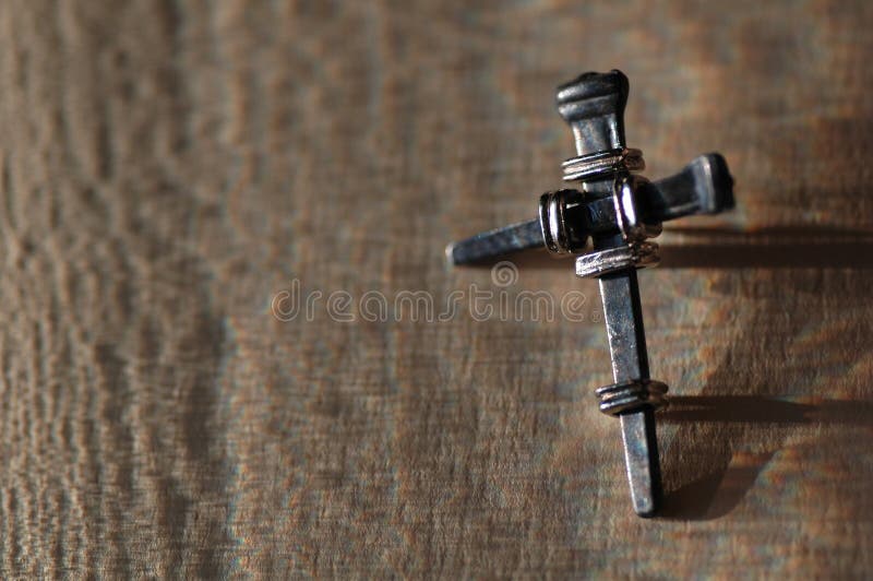 Cruz De Metal En La Pared Del Metal Imagen de archivo - Imagen de ...