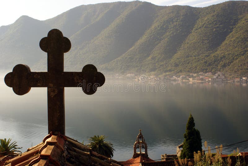 Cruz grande imagen de archivo. Imagen de recorrido, azotea - 15380451