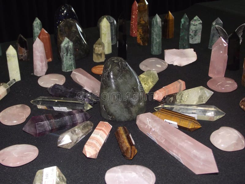 Crystal Circle stock foto. Image of omringd, kristal - 73790460