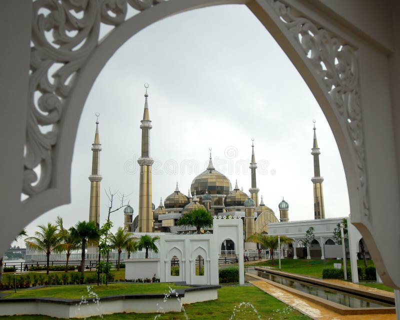 The Crystal Mosque editorial stock image. Image of crystal - 38365144