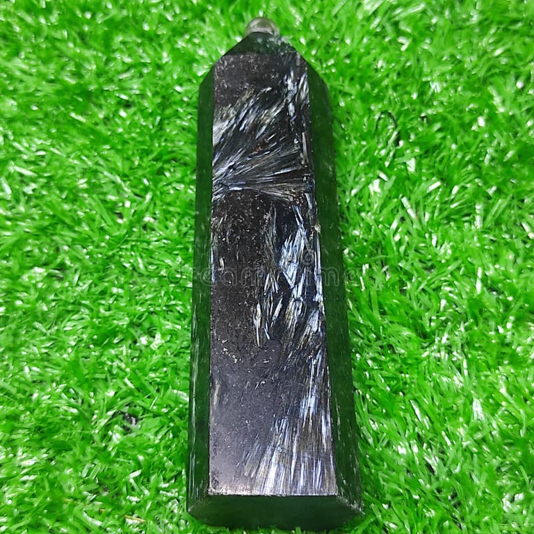 Crystal Pointer Astrophyllite Stock Image - Image of green, wing: 232600731