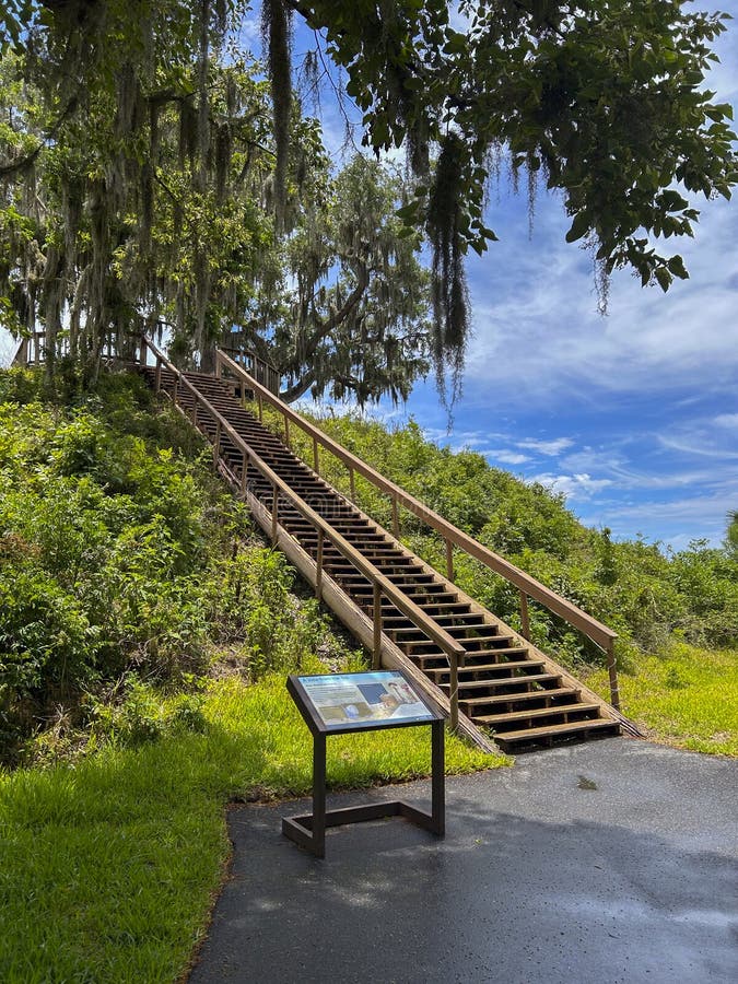 Crystal River Archaeological State Park, Temple Mound 5 Editorial Stock ...