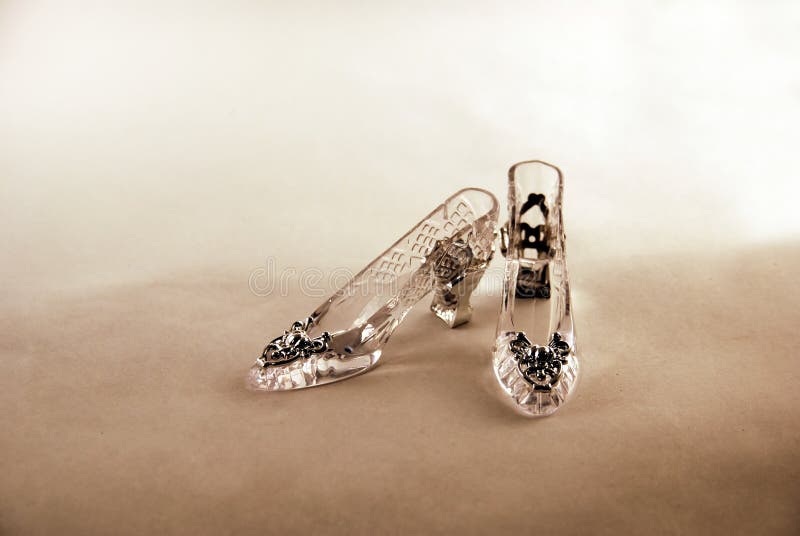 Glass slipper stock illustration. Illustration of clear - 9246545
