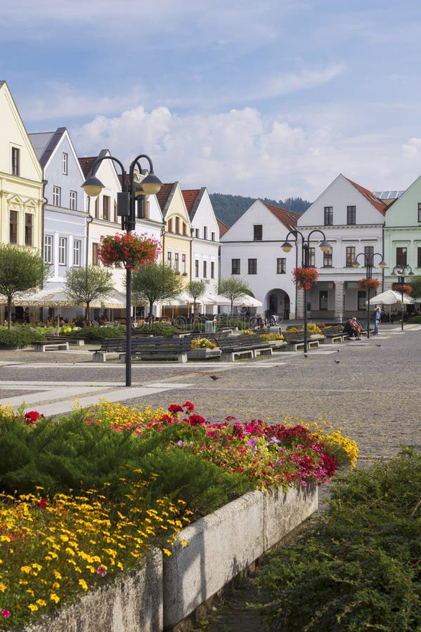 Cuadrado De Namestie Andreja Hlinku Con Las Macetas Foto editorial ...