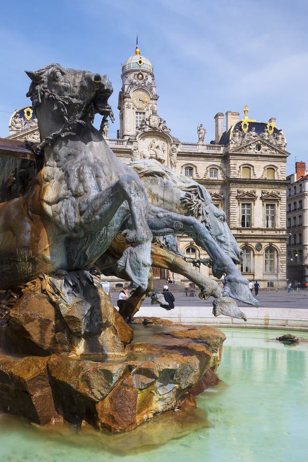 Cuadrado De Terreaux Con La Fuente Foto de archivo - Imagen de céntrico ...